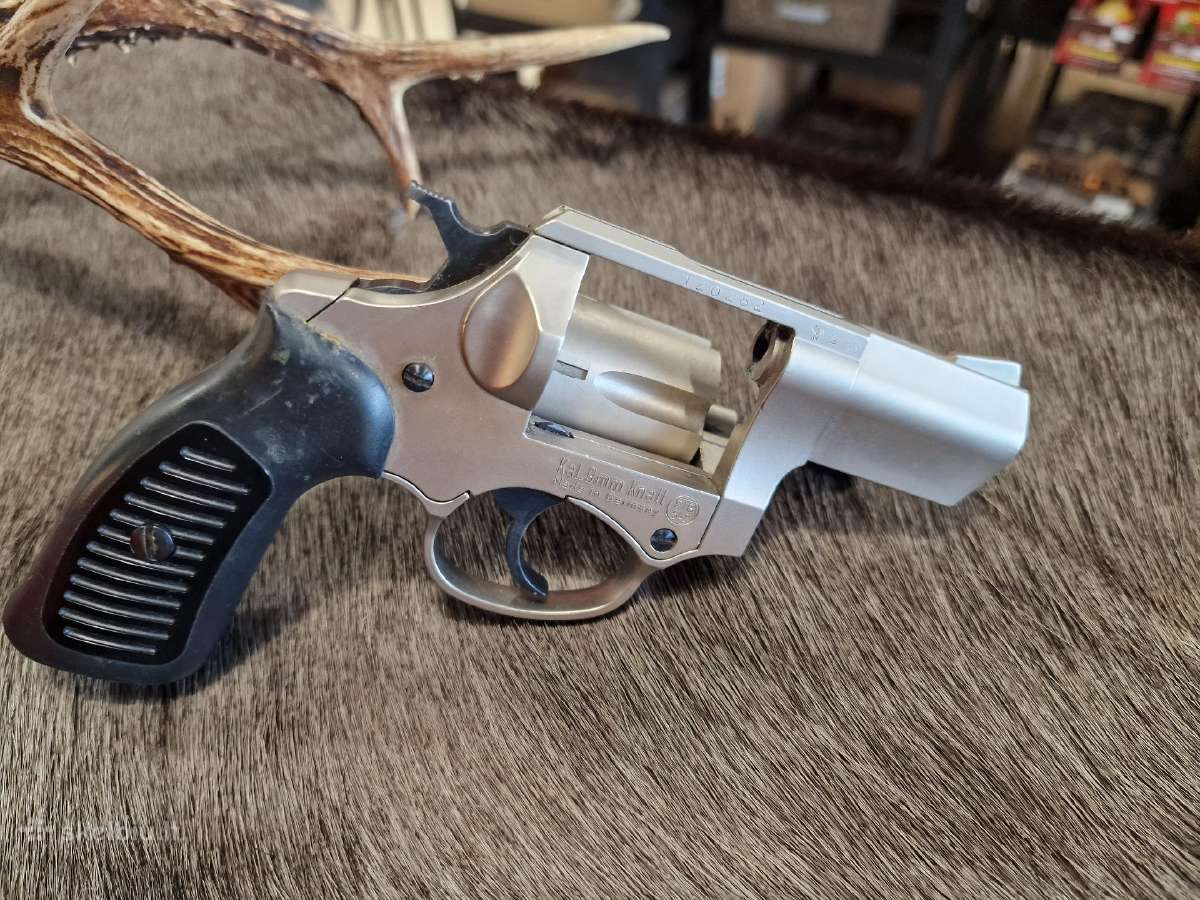 Dujinis revolveris ME 38 COMPACT :: medzioklis.com